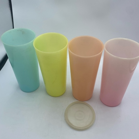 Kitchen | Vintage Tupperware Cups Plastic Pastel Colors 4 Cup One Lid ...